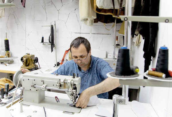 Cylinder arm sewing machine