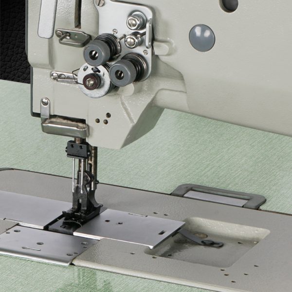 Double needle triple feed walking foot industrial sewing machine