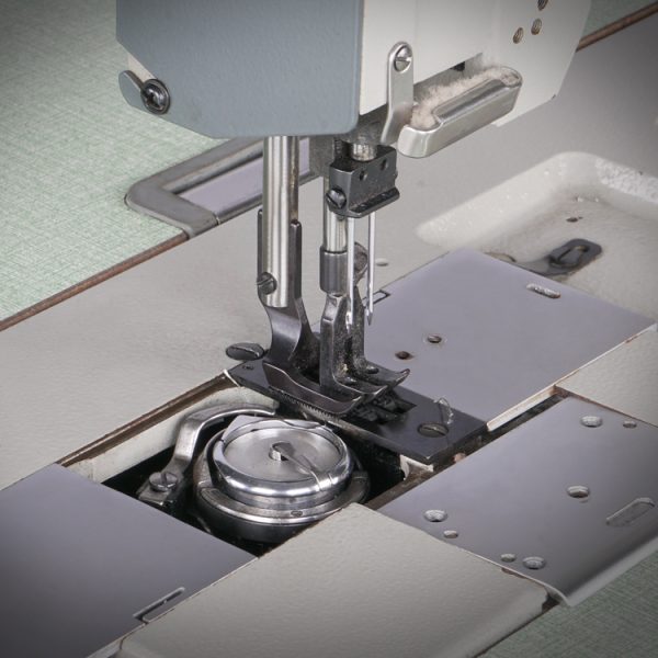Double needle triple feed walking foot industrial sewing machine